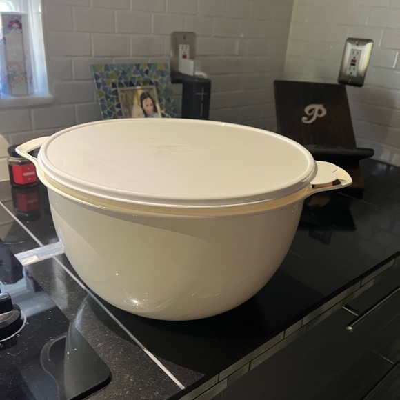 Tupperware | Kitchen | Tupperware Table To Refrigerator Bowl With Lid ...